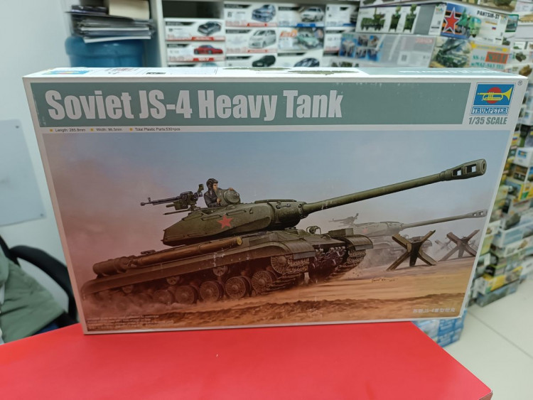 05573 Танк Soviet IS-4 Heavy Tank 1:35 Trumpeter