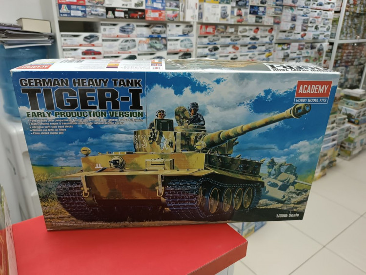 1348 Tiger-I early version W/ Full Interior 1:35 Academy