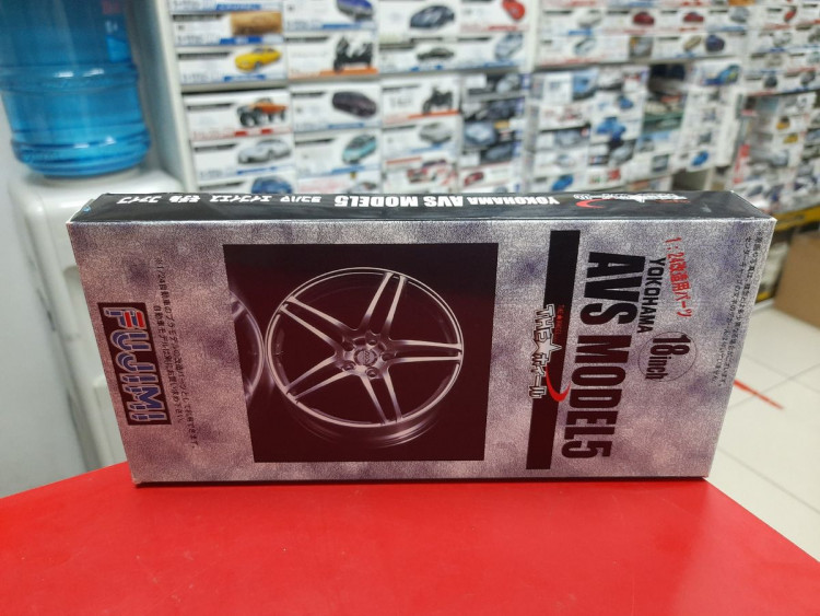 19277 18 inch Yokohama AVS Model 5 1:24 Fujimi