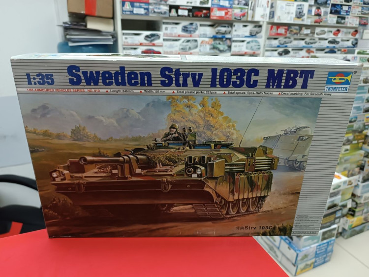 00310 Sweden Strv 103C MBT 1:35 Trumpeter